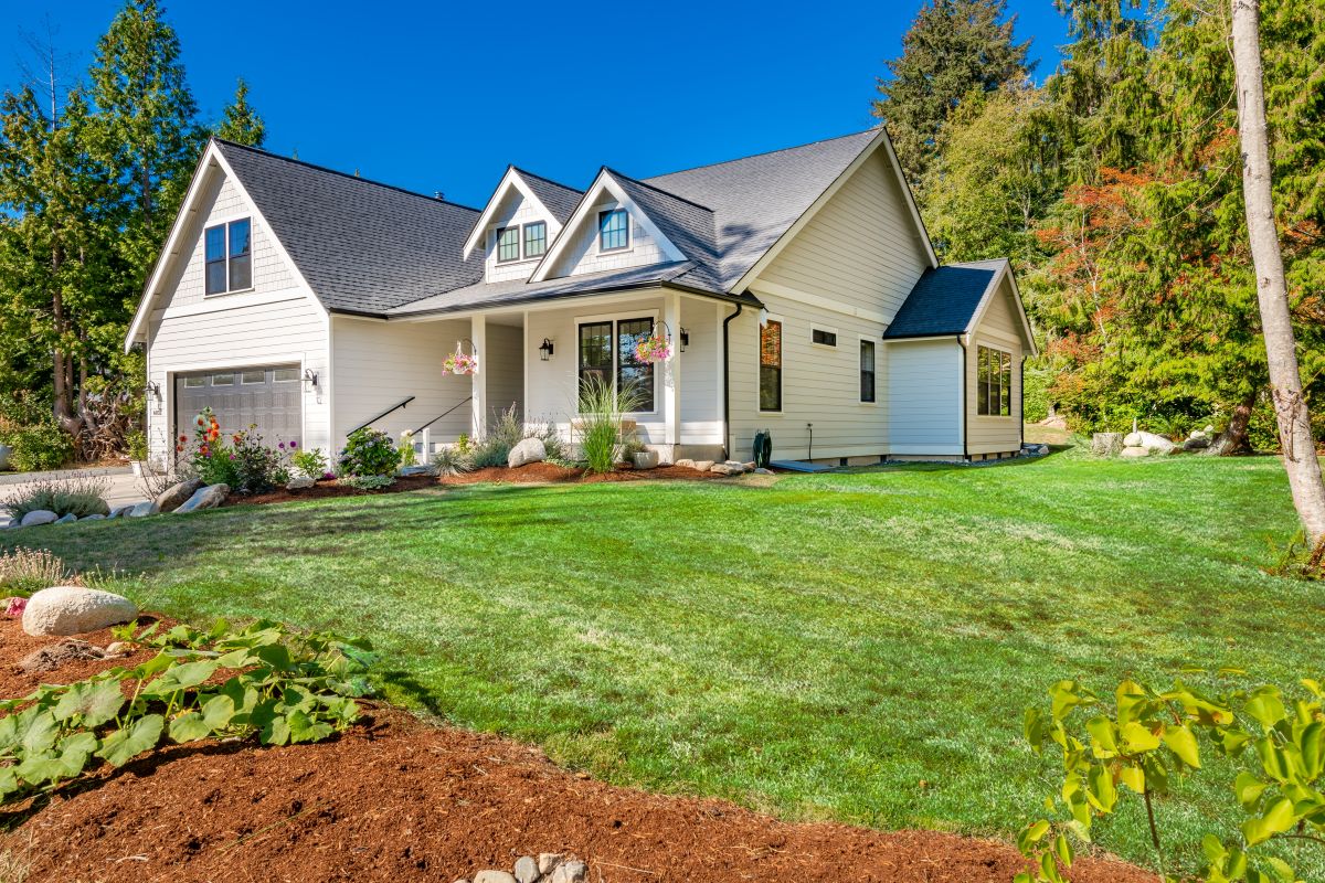When Should You Repaint a House Exterior? Key Signs to Watch For ...